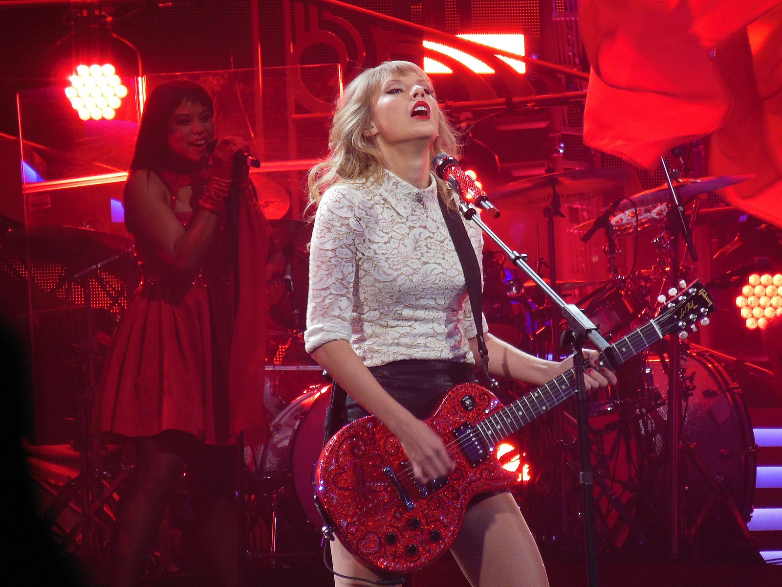 Netizens Calling Taylor Swift’s New MBS Concert Package EXPENSIVE at ...